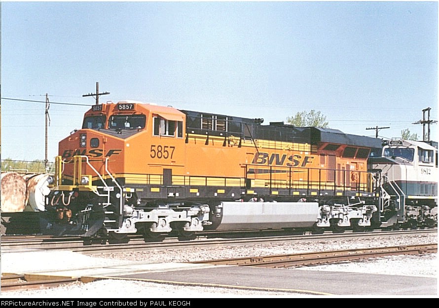 Up close shot of BNSF 5857